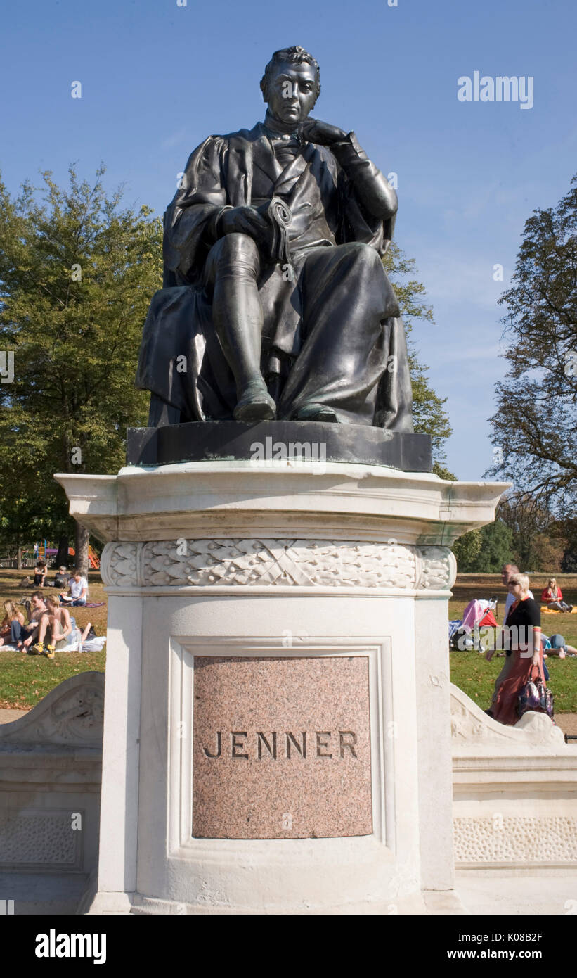 Edward jenner statue london hi-res stock photography and images - Alamy