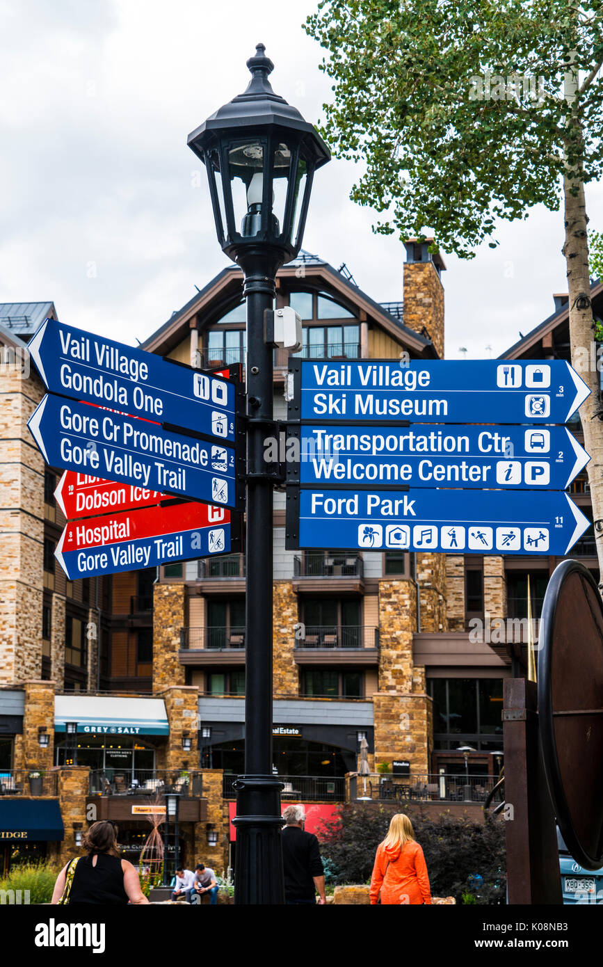 Signs ski hi-res stock photography and images - Alamy