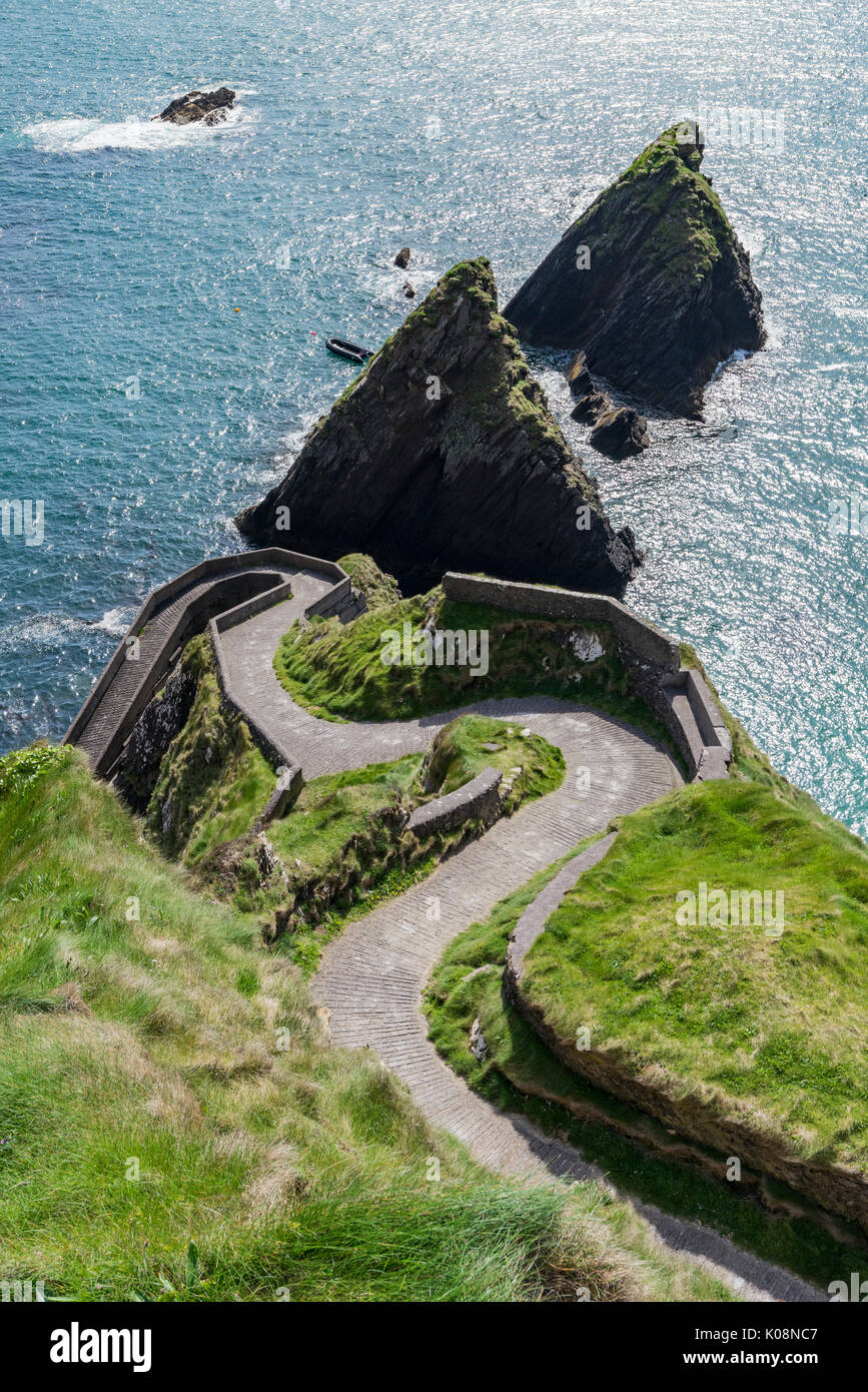 Road to Dunquin Pier. Dunquin, DIngle Peninsula, Co.Kerry, Munster ...