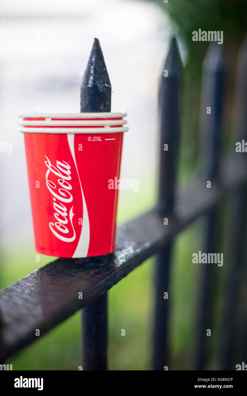 Paper cup coca cola hi-res stock photography and images - Alamy