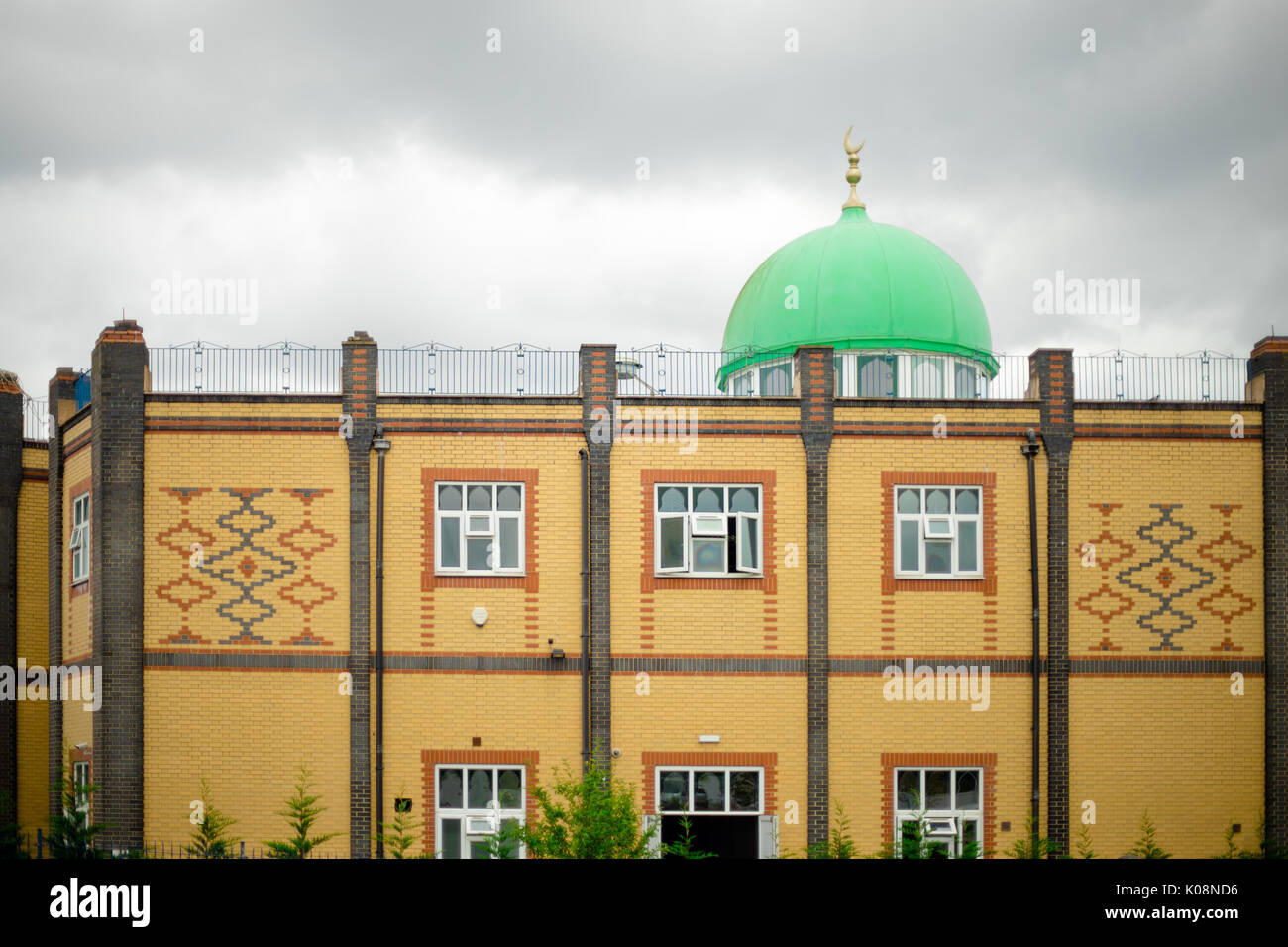 Muslim mosque green dome hi-res stock photography and images - Alamy