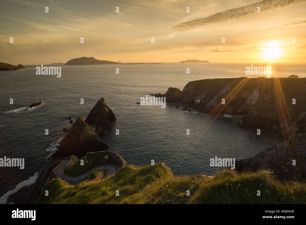 Road to Dunquin Pier and its surroundings. Dunquin, DIngle Peninsula ...