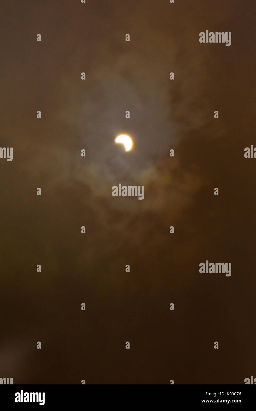 Pinhole camera eclipse hi-res stock photography and images - Alamy