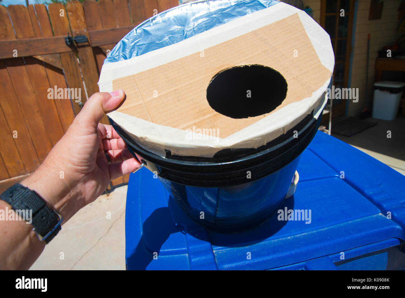 Pinhole camera for viewing and photographing eclipse Stock Photo - Alamy