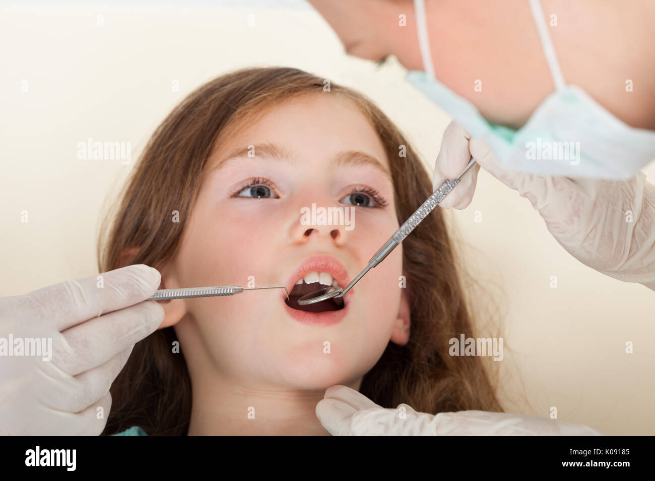 Girl with mouth open hi-res stock photography and images - Alamy