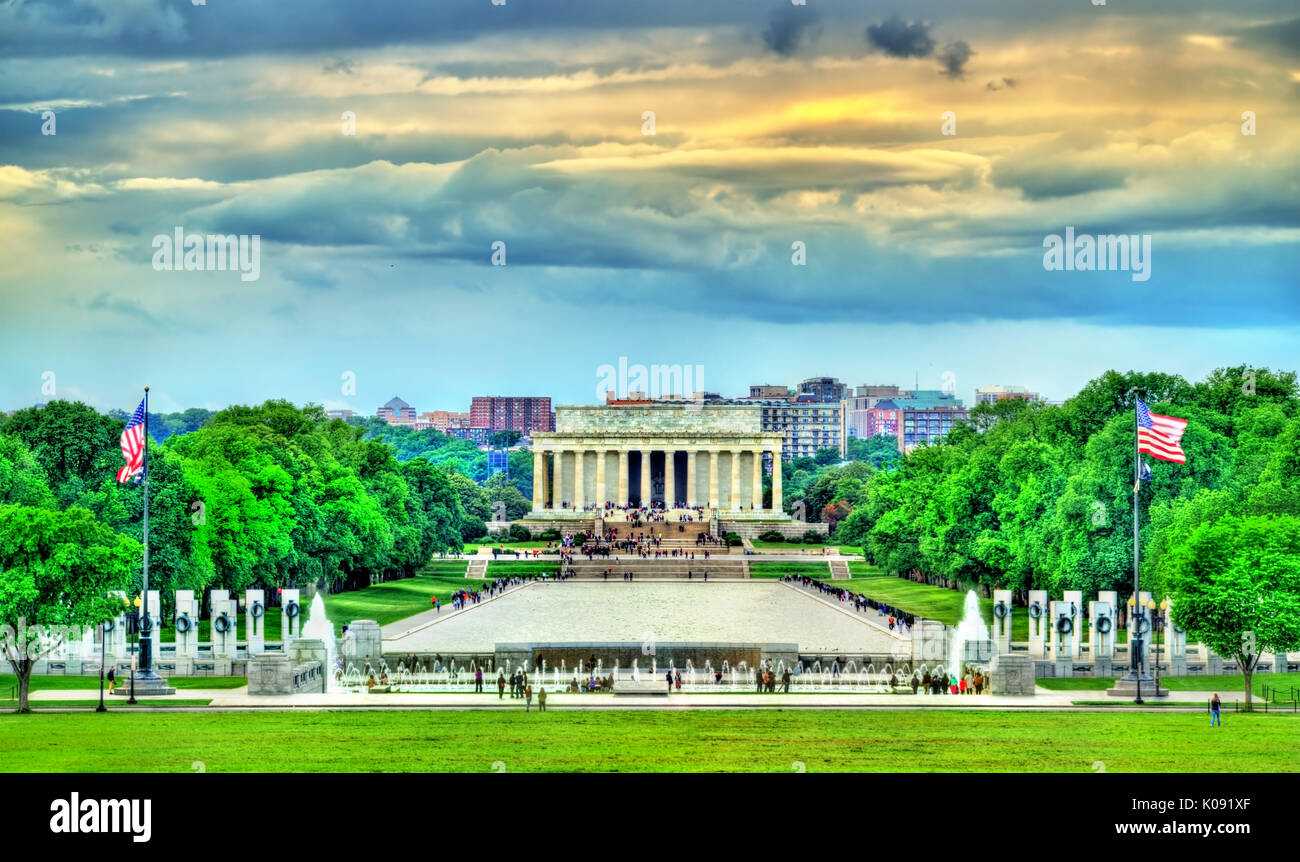 View of the Lincoln Memorial on the National Mall in Washington, D.C ...