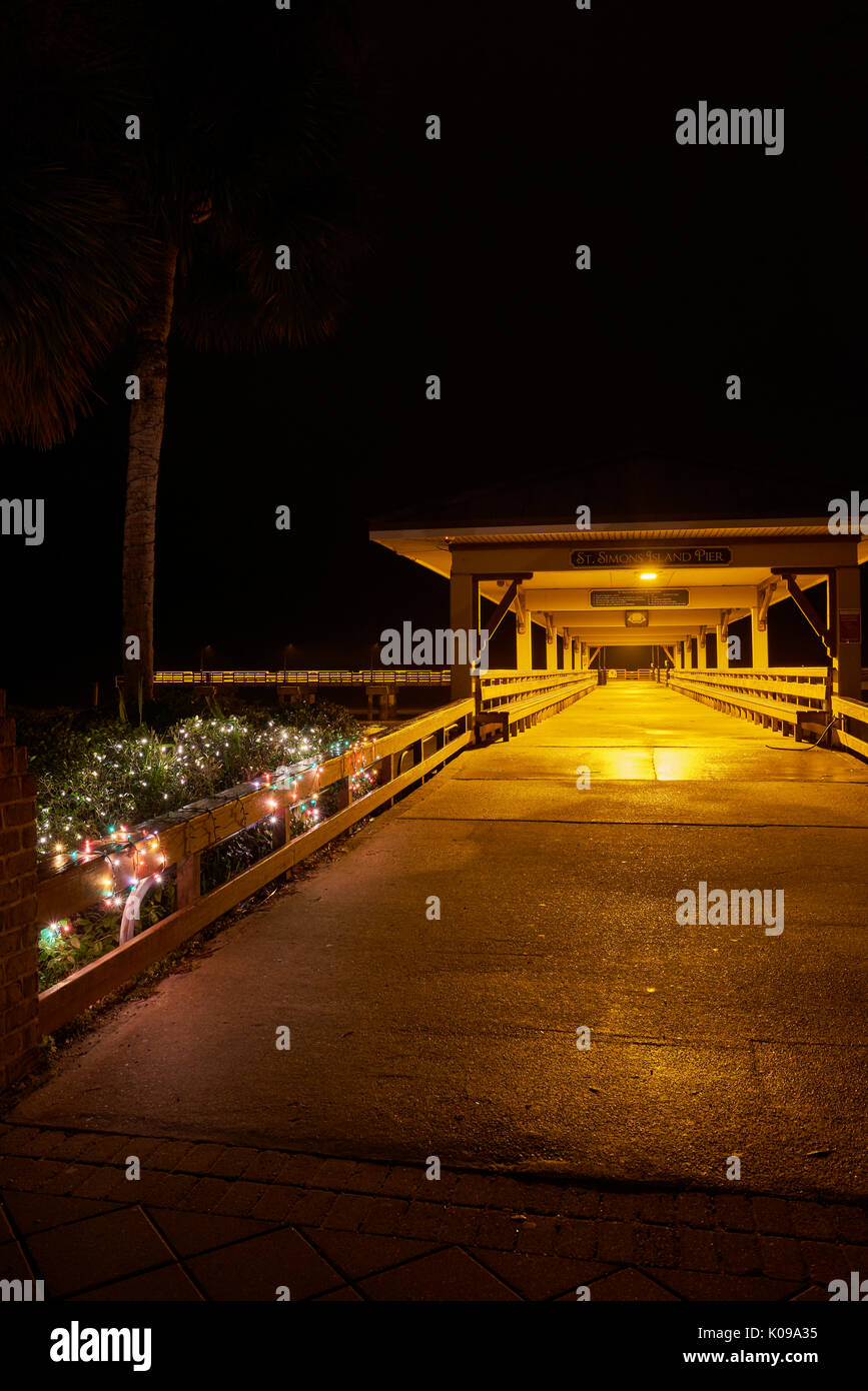 St simons island pier hi-res stock photography and images - Alamy