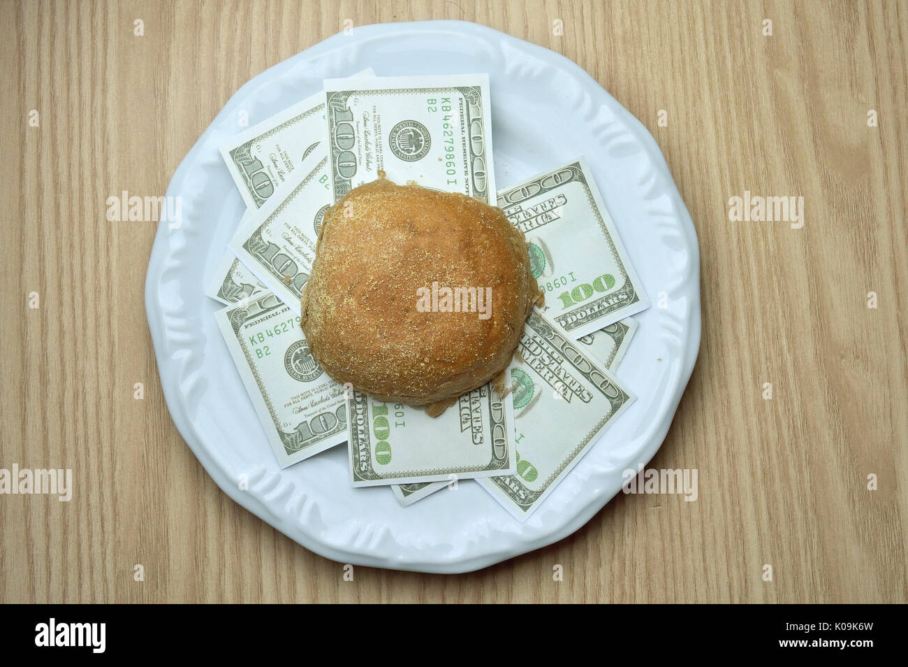 Hamburger of money. Bread with one hundred dollar bills in it Stock ...