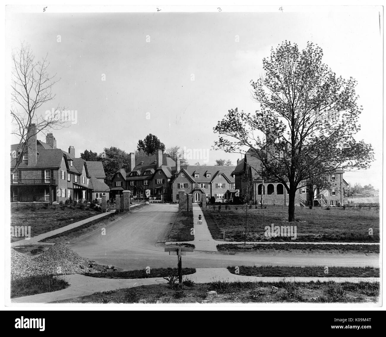 Stone house tree Black and White Stock Photos & Images - Alamy