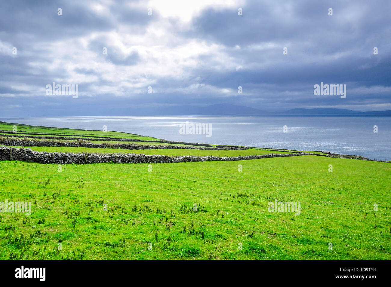 Green field stone hi-res stock photography and images - Alamy