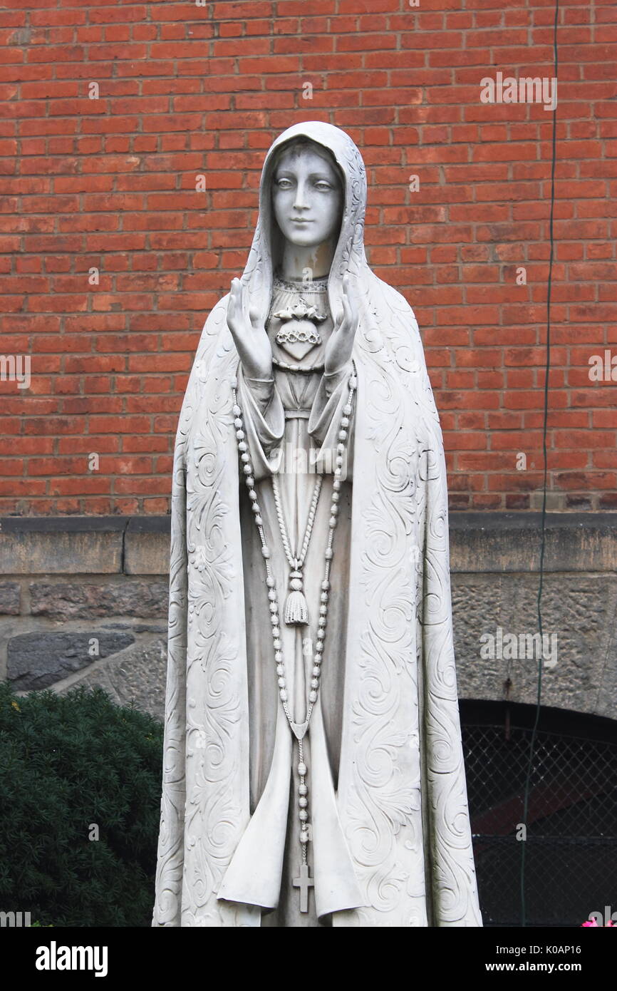 Saint mary jesus statue outside hi-res stock photography and images - Alamy