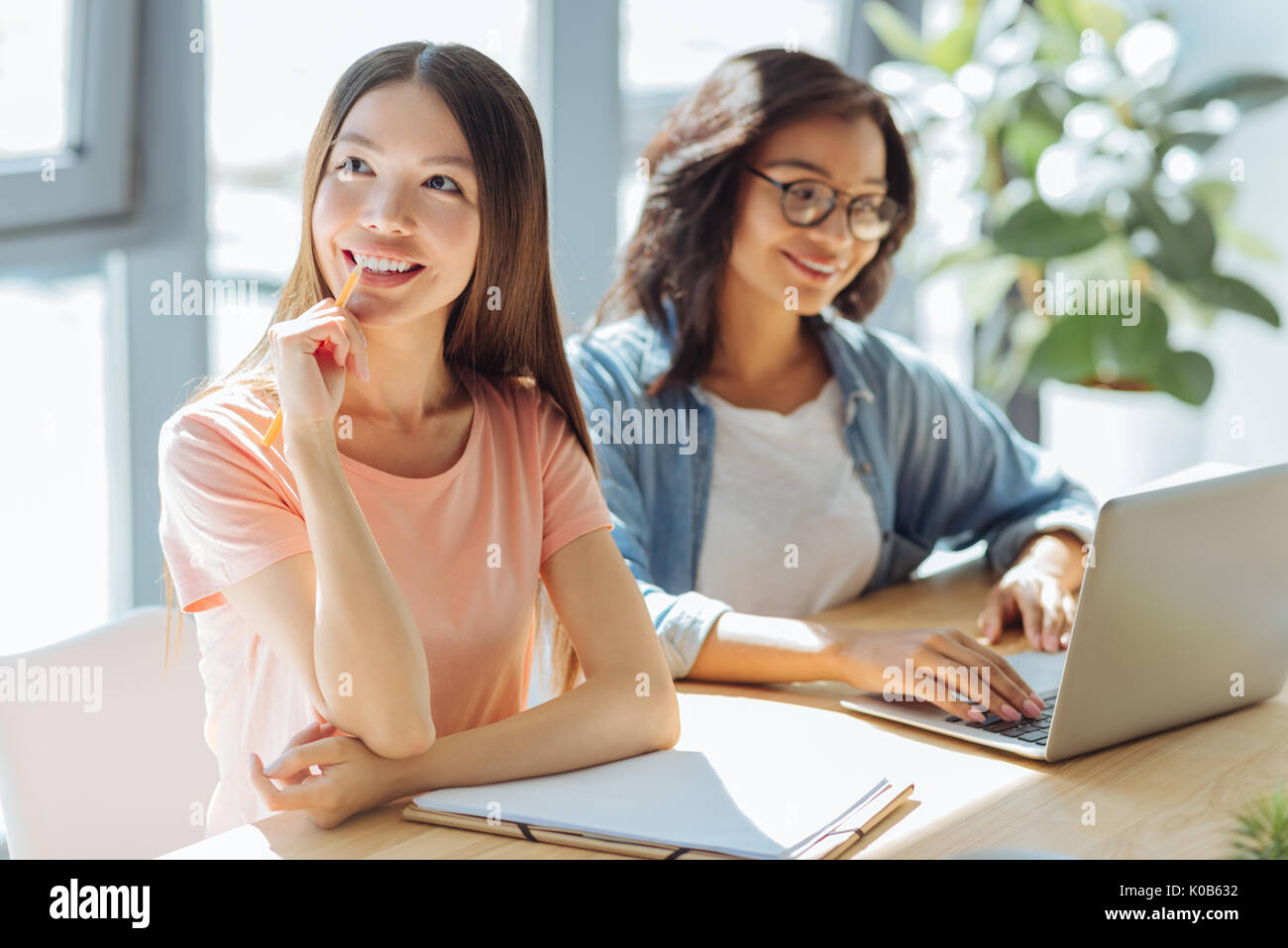 Laptop students hi-res stock photography and images - Alamy