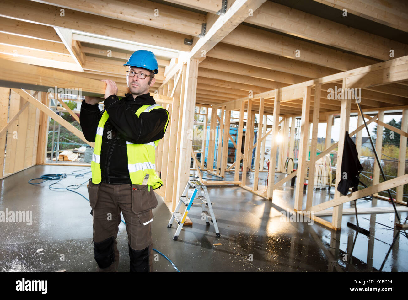 Timber frame carry hi-res stock photography and images - Alamy