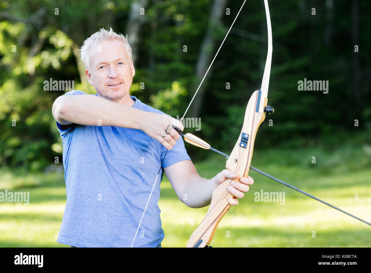 Person with bow and arrow hi-res stock photography and images - Alamy