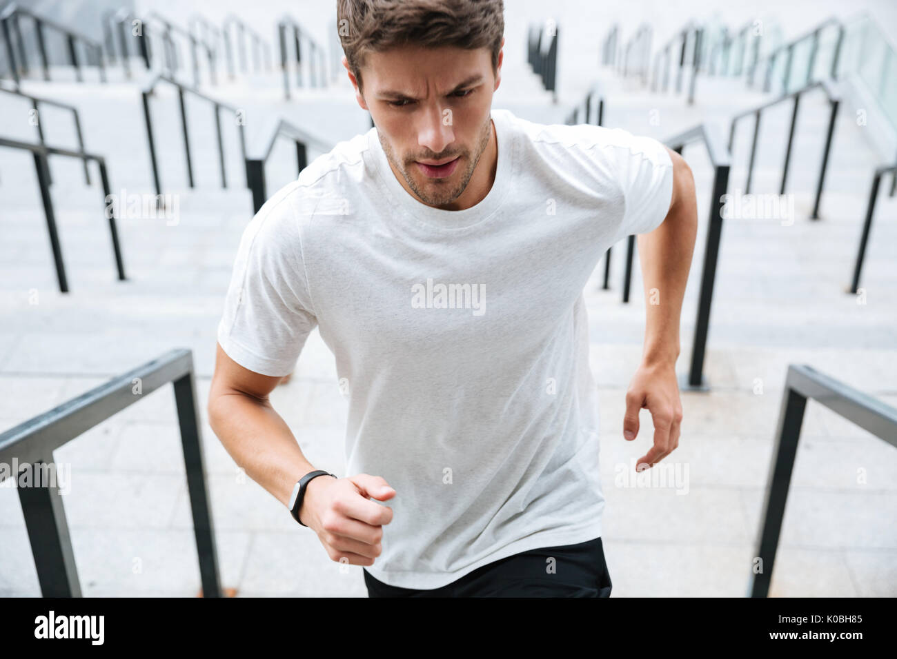 Man running up wall hi-res stock photography and images - Alamy
