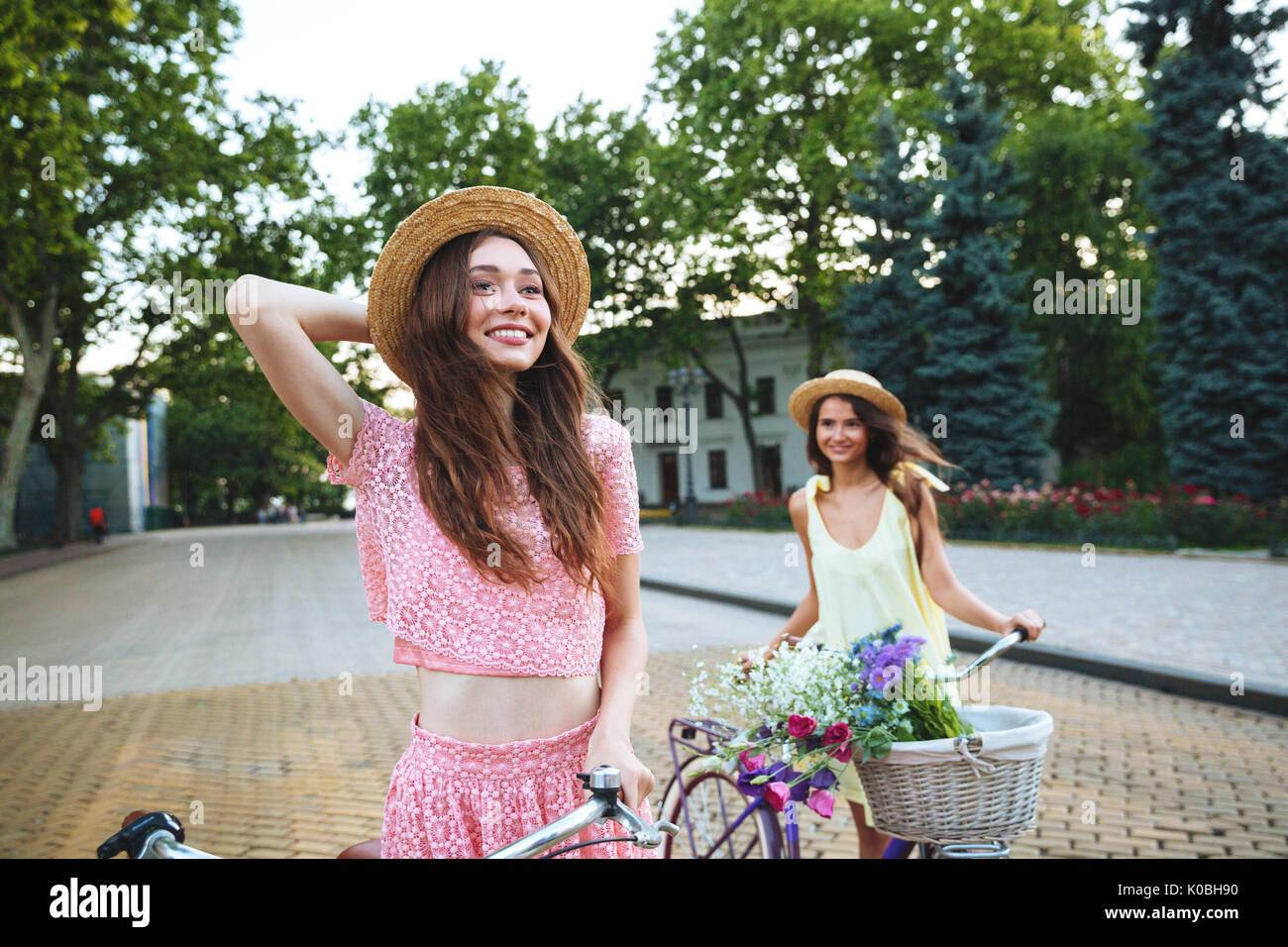 Happy ladies hi-res stock photography and images - Alamy