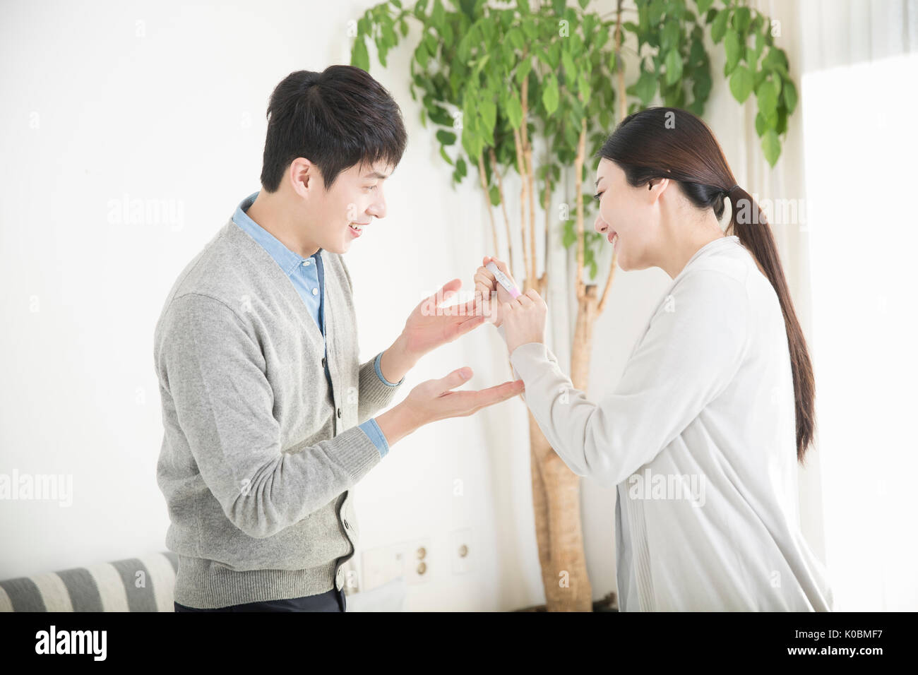 Happy smiling people doing hi-res stock photography and images - Alamy