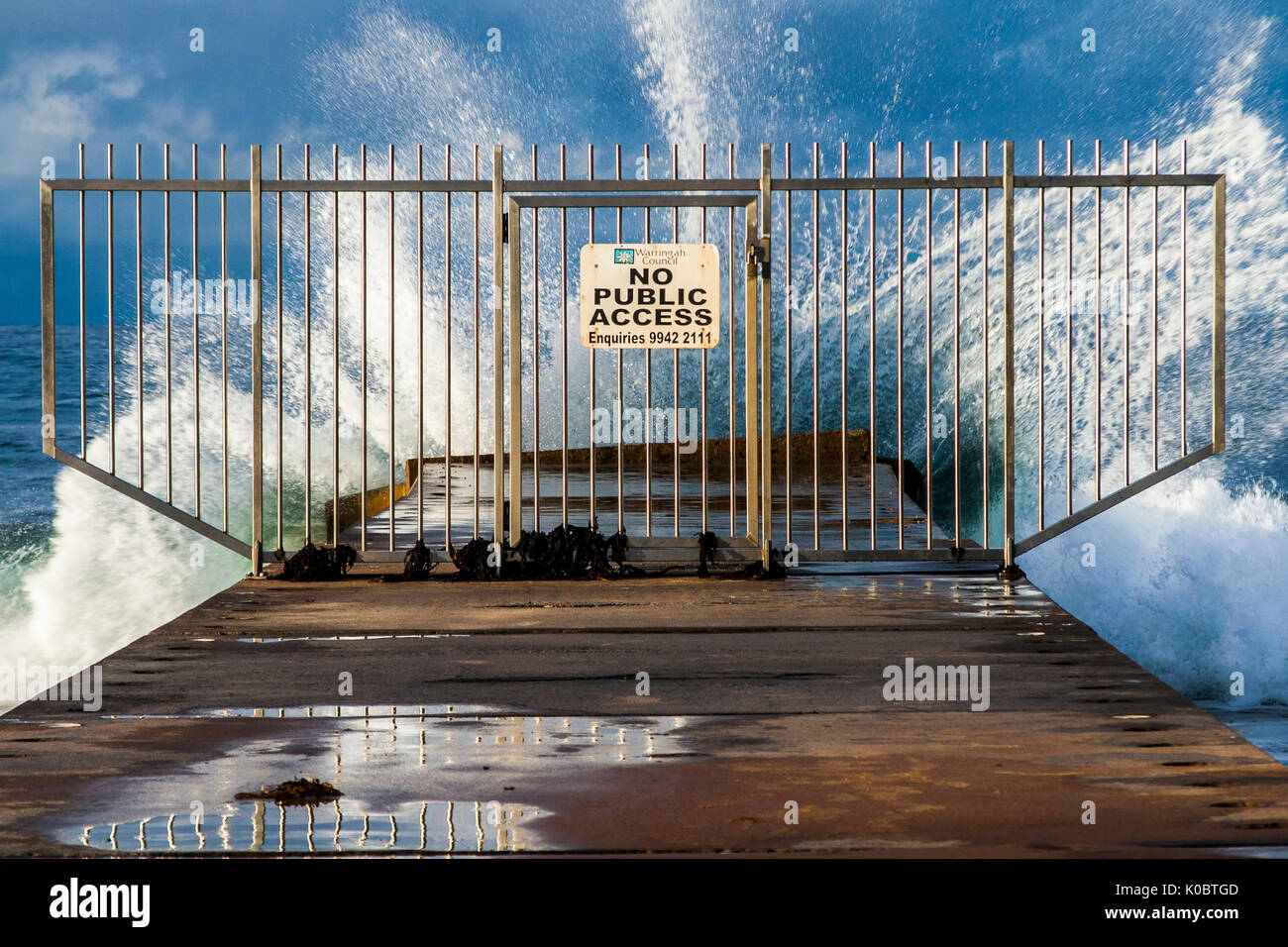 Public wave hi-res stock photography and images - Alamy