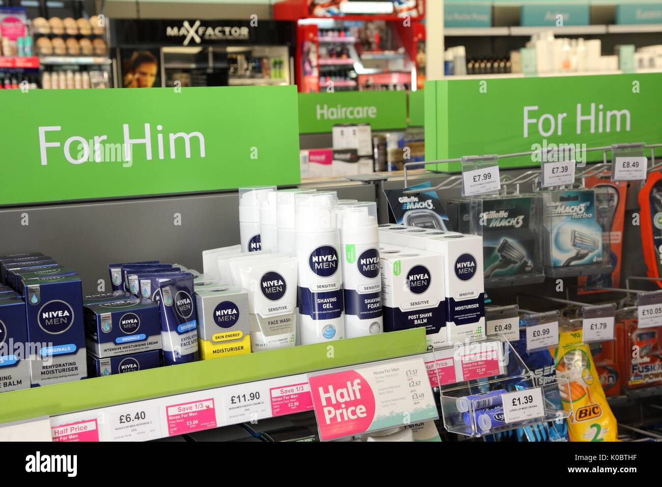 Pharmacy shelf hi-res stock photography and images - Alamy