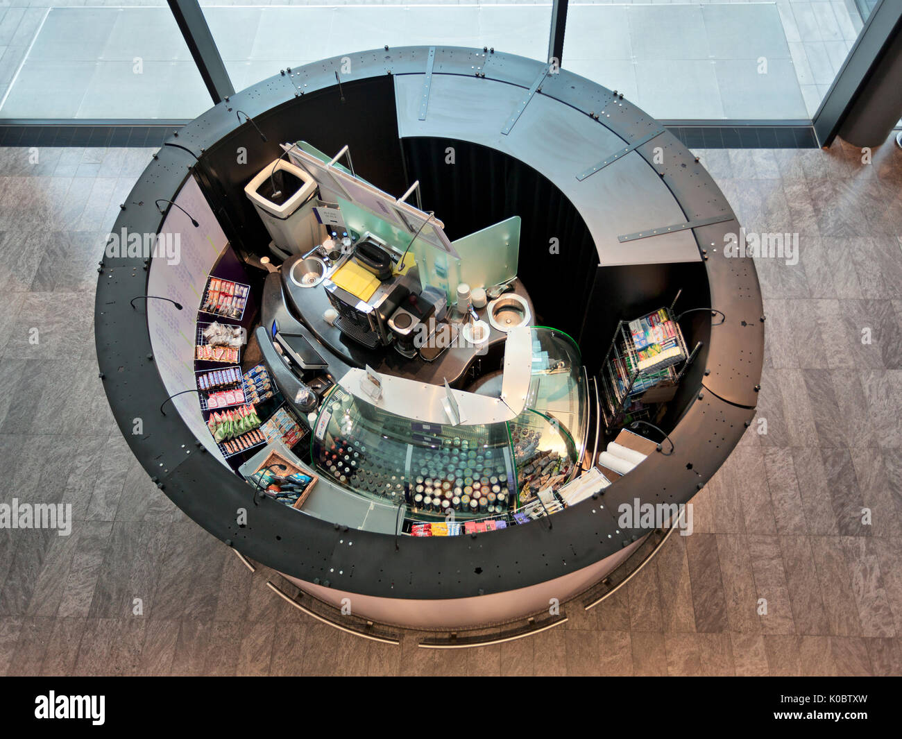 Retail unit hi-res stock photography and images - Alamy