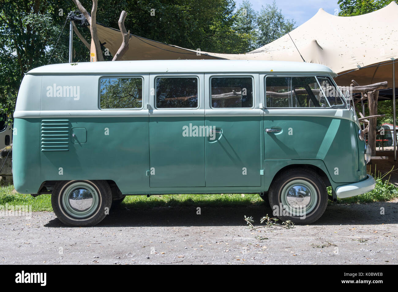 Oldtimer bus hi-res stock photography and images - Alamy