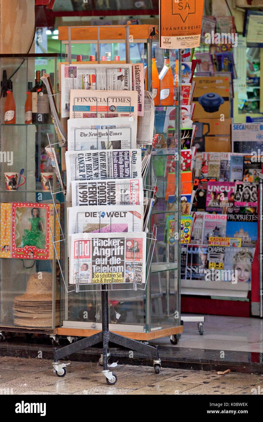 News Stand And New York High Resolution Stock Photography and Images ...