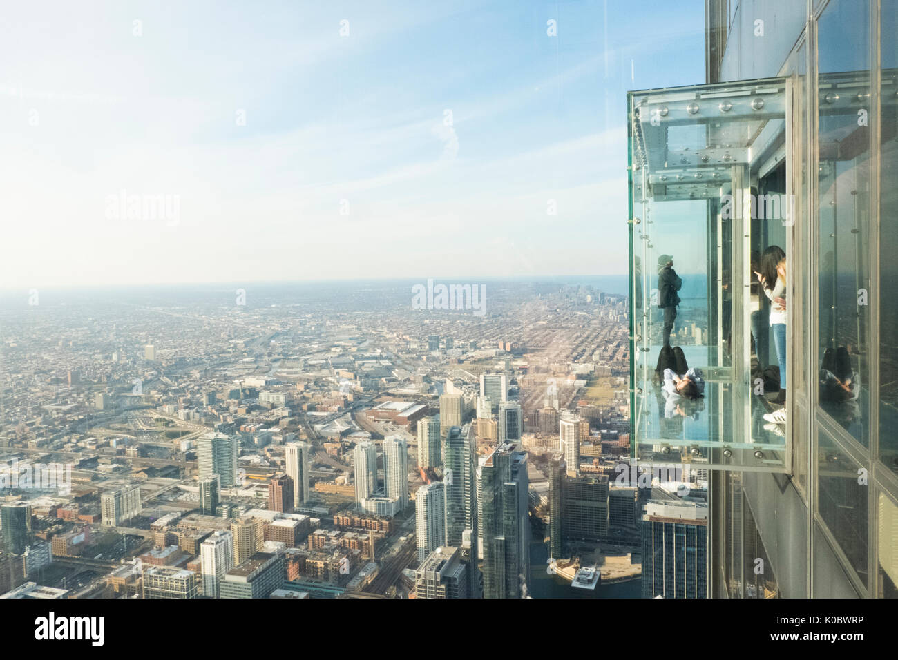 Glass floor willis tower hi-res stock photography and images - Alamy