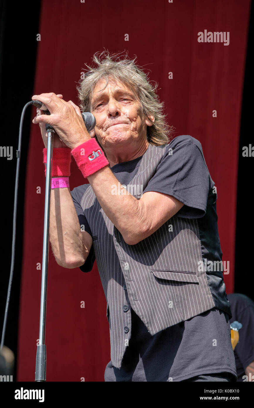 Barrie Masters of Eddie and the Hotrods performing at Weyfest music ...