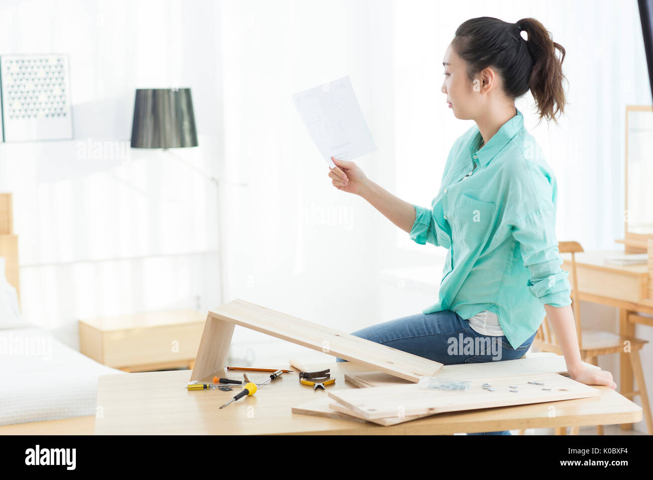 Woman doing craft hi-res stock photography and images - Alamy