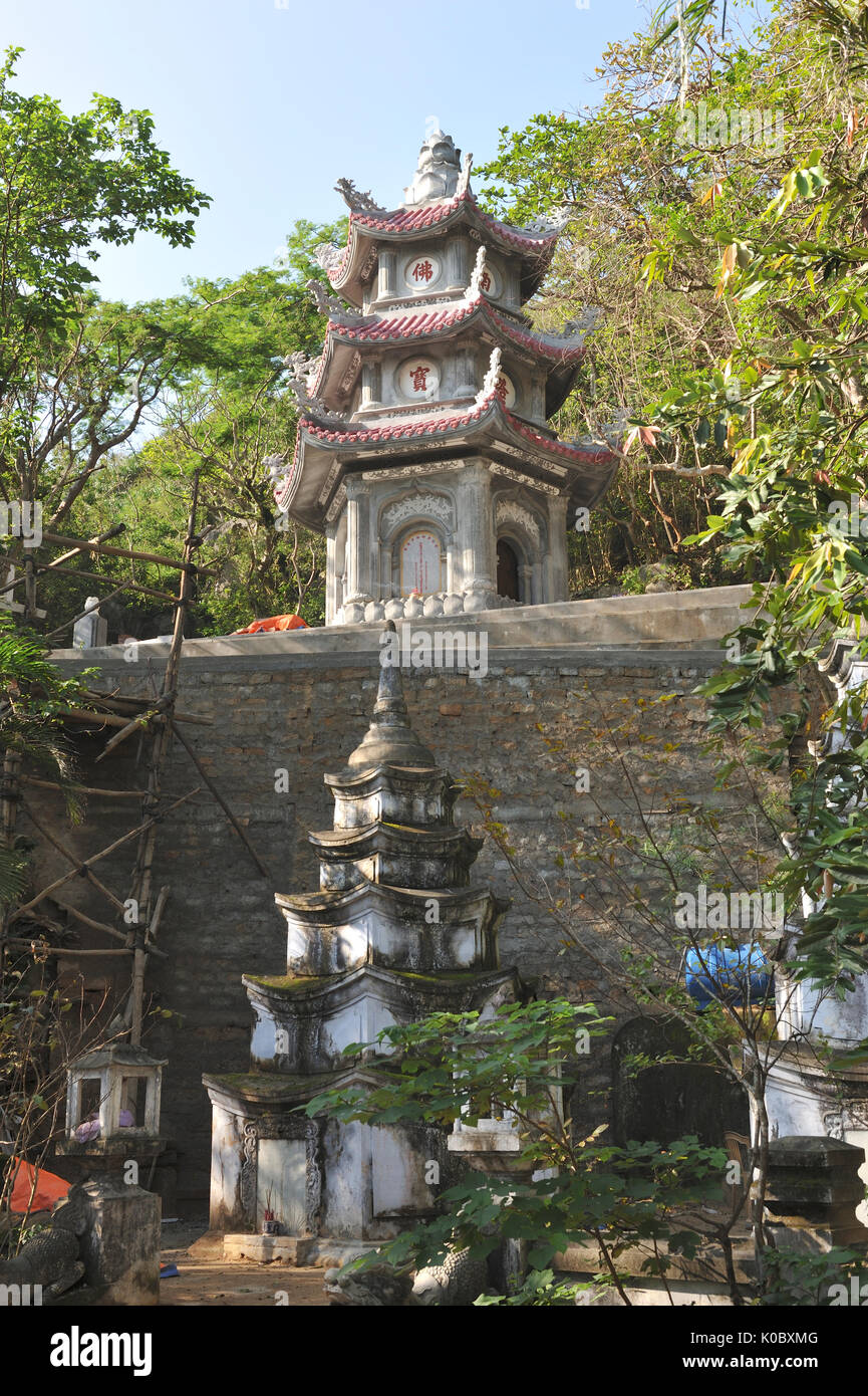 Non nuoc pagoda hi-res stock photography and images - Alamy