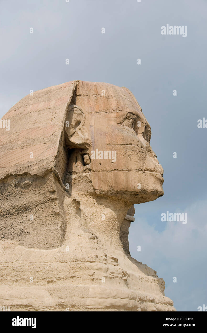 Egyptian sphinx and pyramids hi-res stock photography and images - Alamy