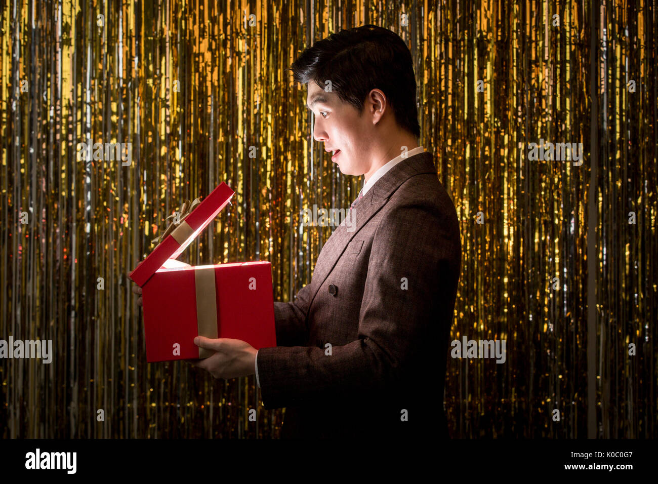 Man surprised side view hi-res stock photography and images - Alamy