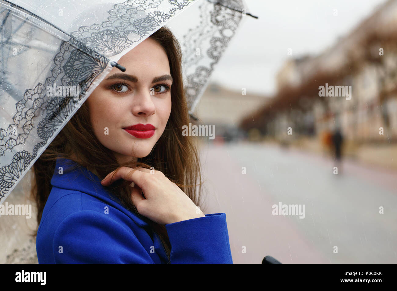 People Hiding From Rain Stock Photos & People Hiding From Rain Stock ...
