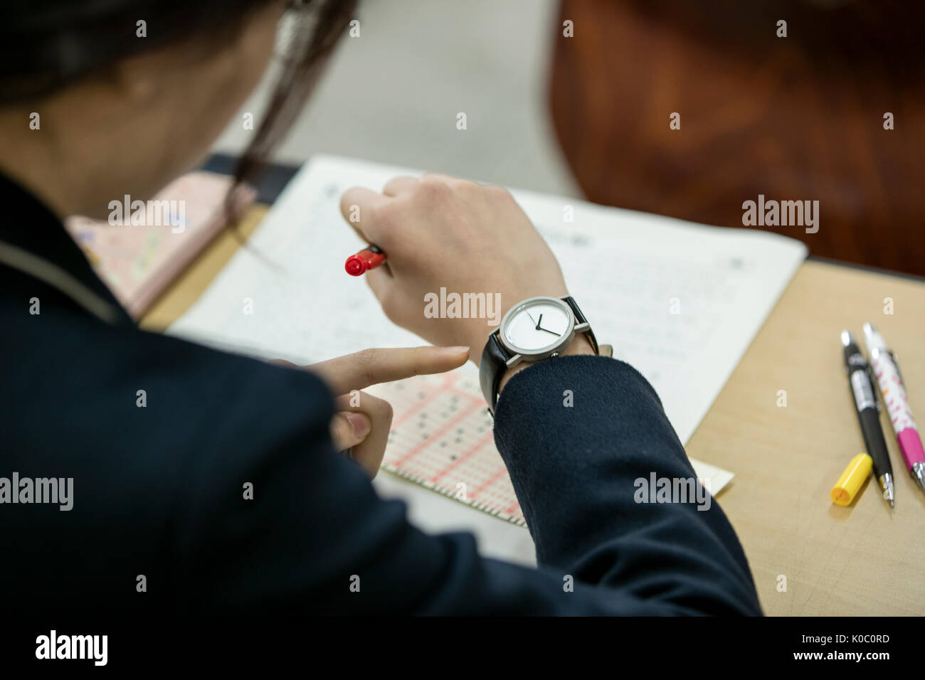 Teenager checking the time school hi-res stock photography and images ...