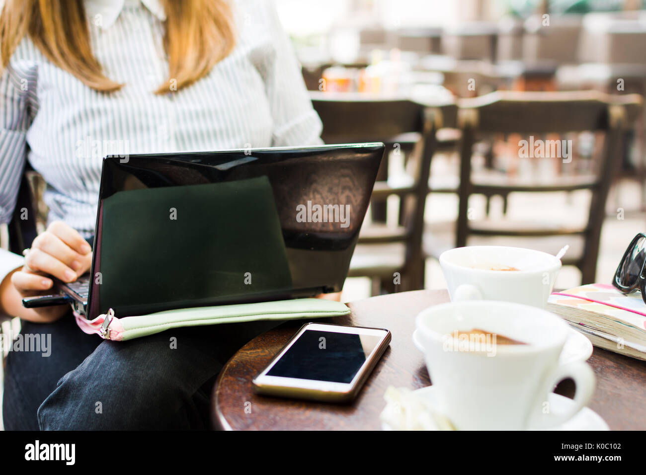 Coffee shop laptop hi-res stock photography and images - Alamy
