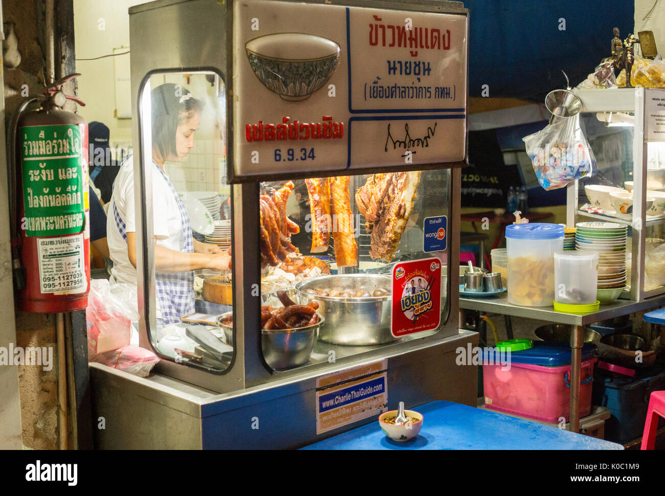 Bangkok food stall Stock Photo - Alamy