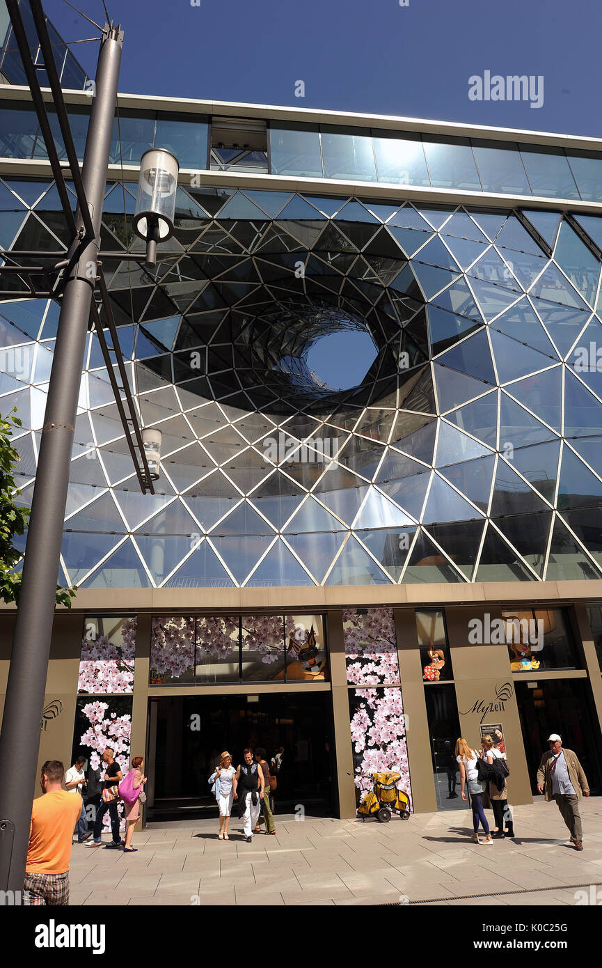 Zeil Gallery Shopping Centre. Frankfurt Stock Photo - Alamy