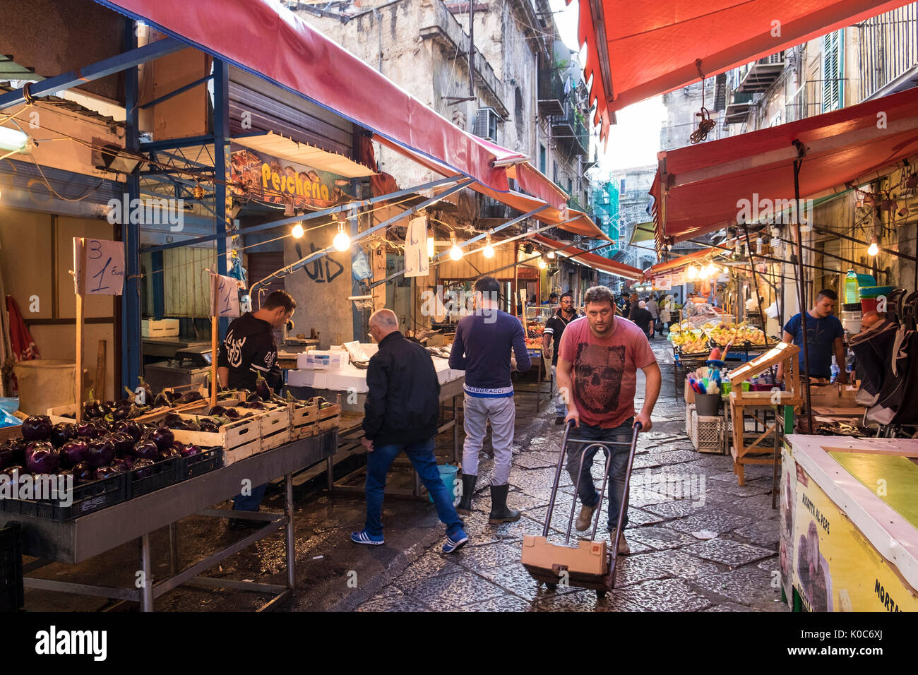 Italy, Sicily, Palermo, Ballarò market Stock Photo - Alamy