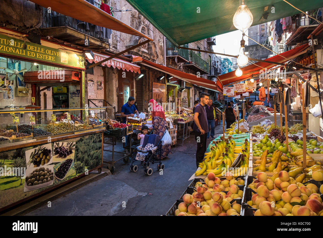 Italy, Sicily, Palermo, Ballarò market Stock Photo - Alamy