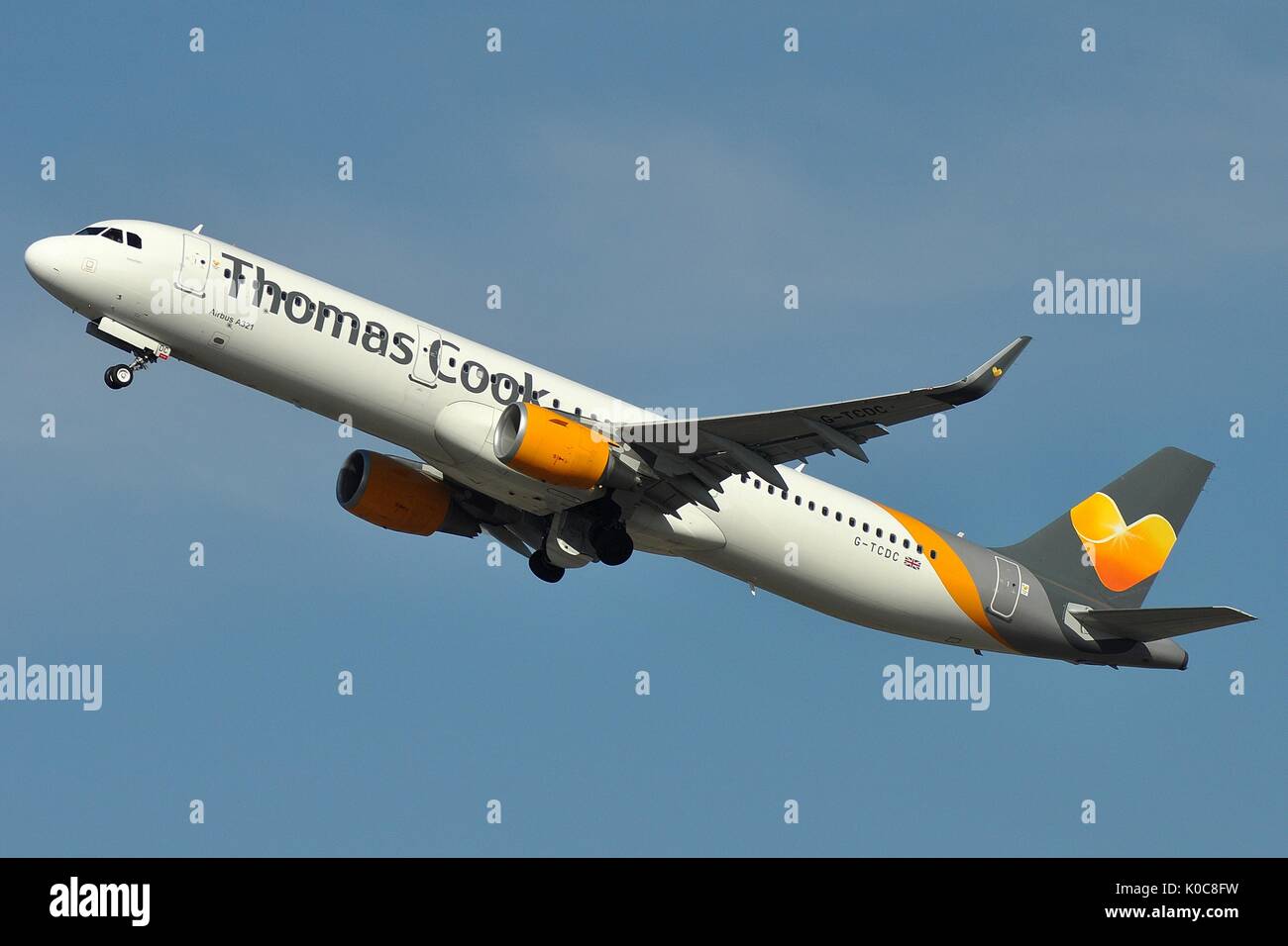 Thomas cook airbus a321 200 hi-res stock photography and images - Alamy