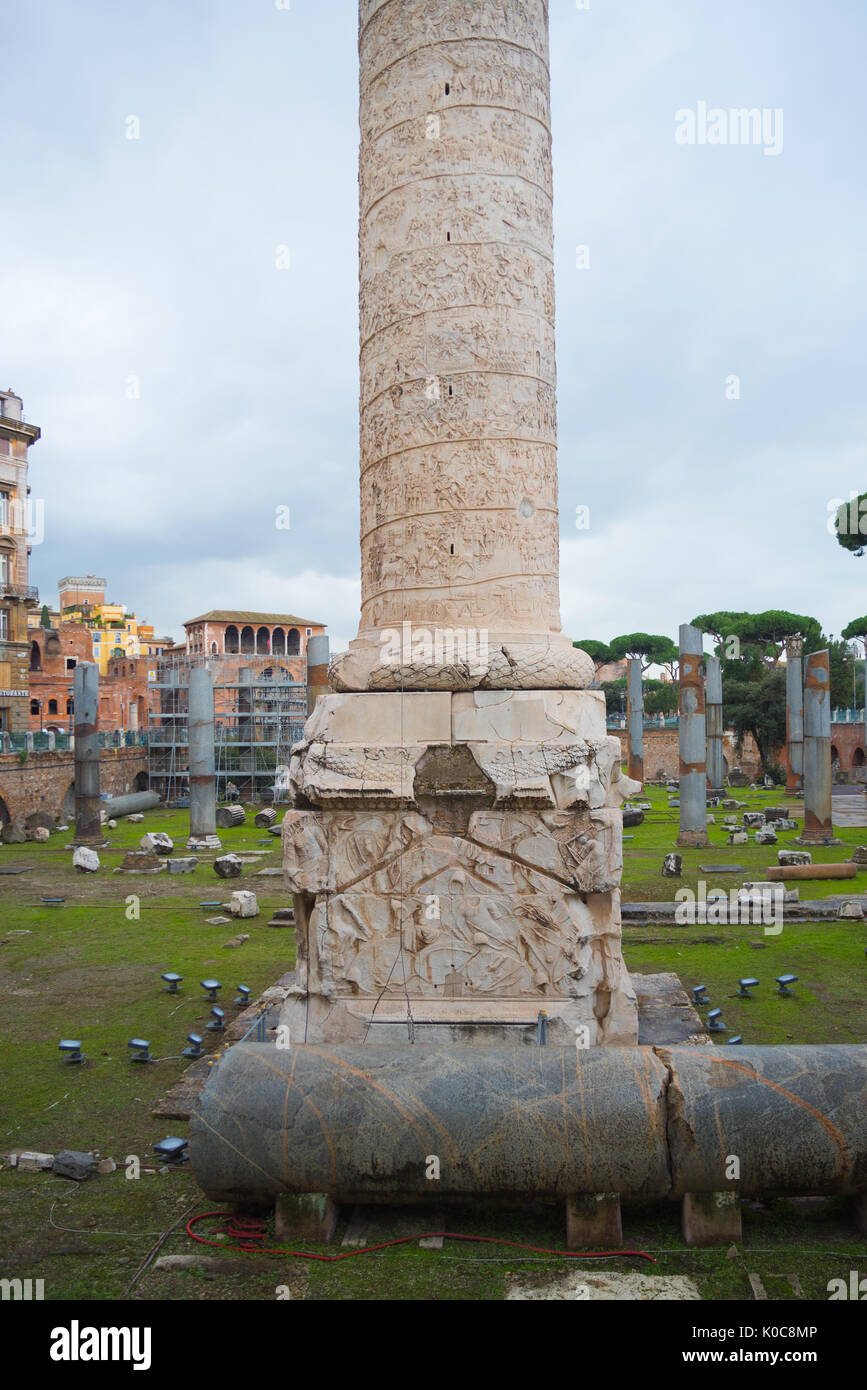 Trajan column battle hi-res stock photography and images - Alamy