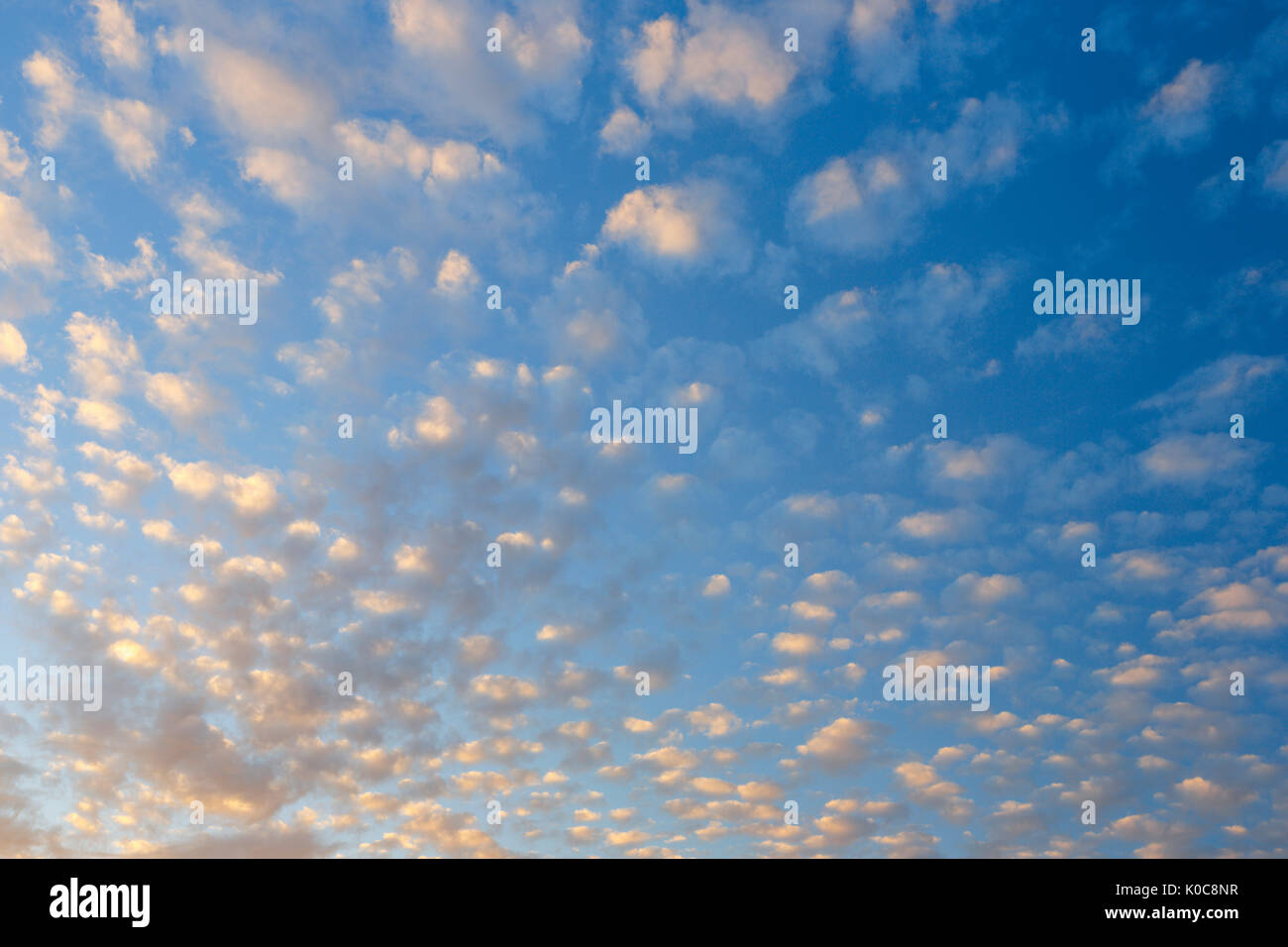 Blauer himmel hi-res stock photography and images - Alamy