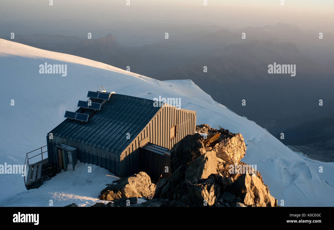 Bivouac vallot mont blanc hi-res stock photography and images - Alamy