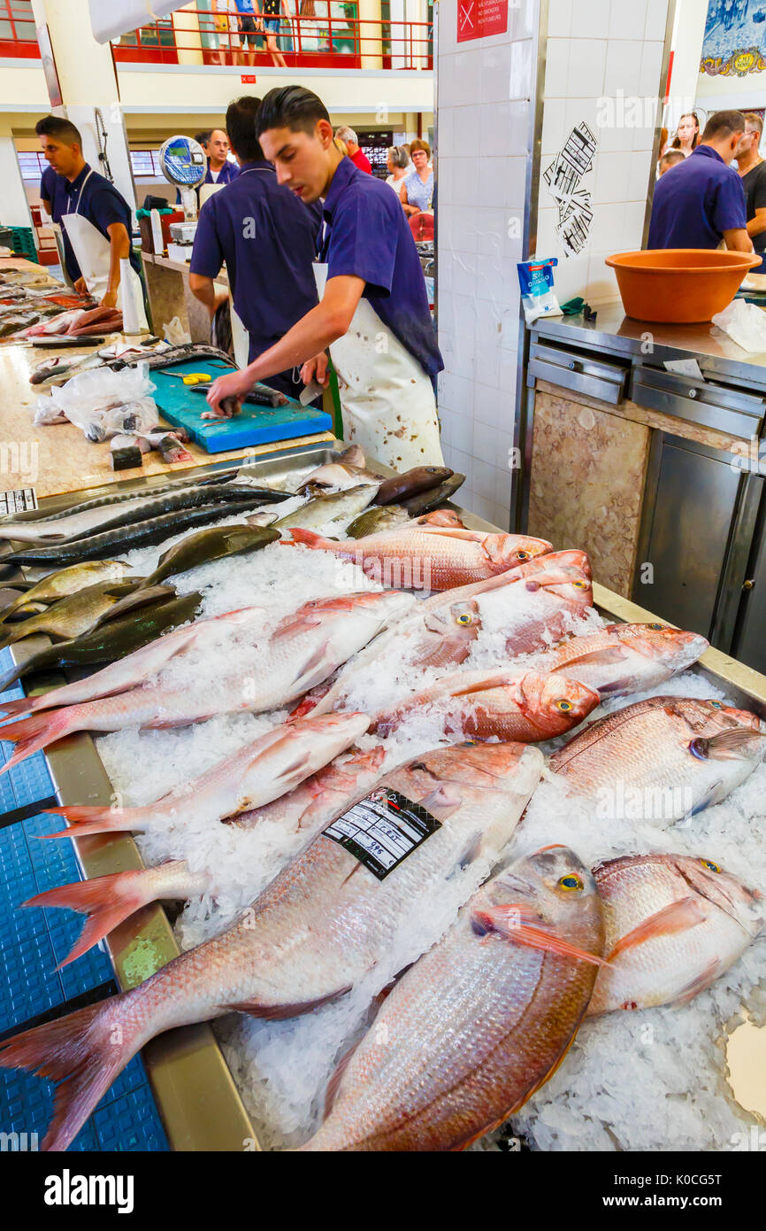 Fish stall Stock Photo - Alamy