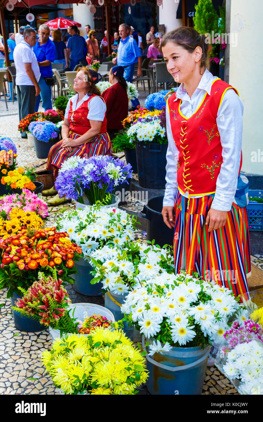 Woman selling flowers Stock Photo - Alamy