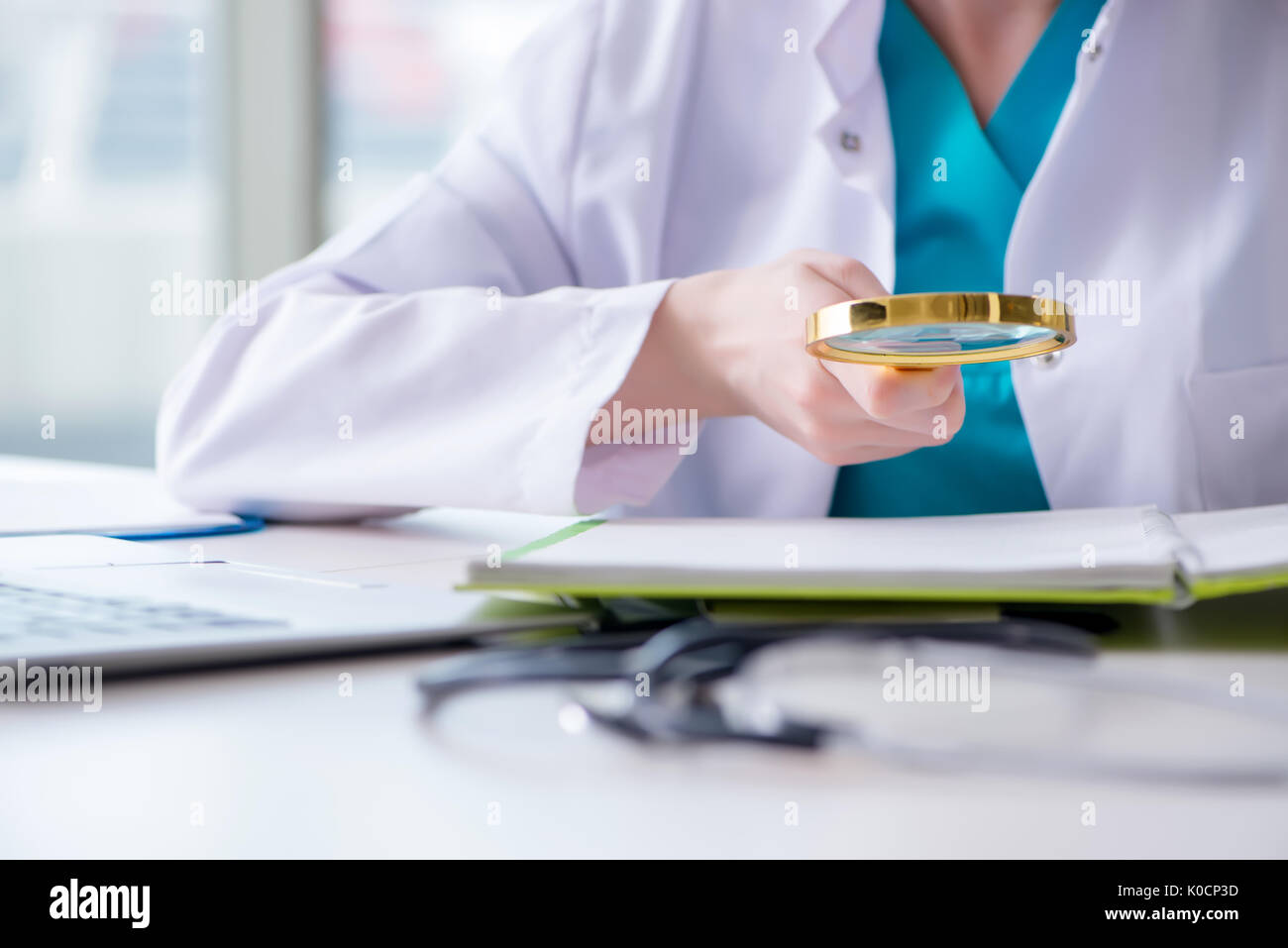 Doctor hand with magnifying glass Stock Photo - Alamy