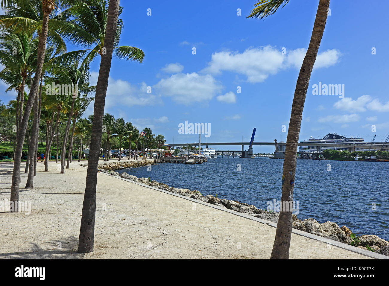 Bayfront park path in Miami overlooking Biscayne Bay Stock Photo - Alamy