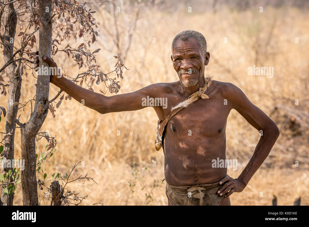 Saan man in Bushman Hunters Living History Village. Grashoek ...