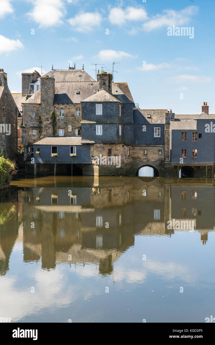 The inhabited Rohan bridge on Elorn river. Landerneau, Finistère ...