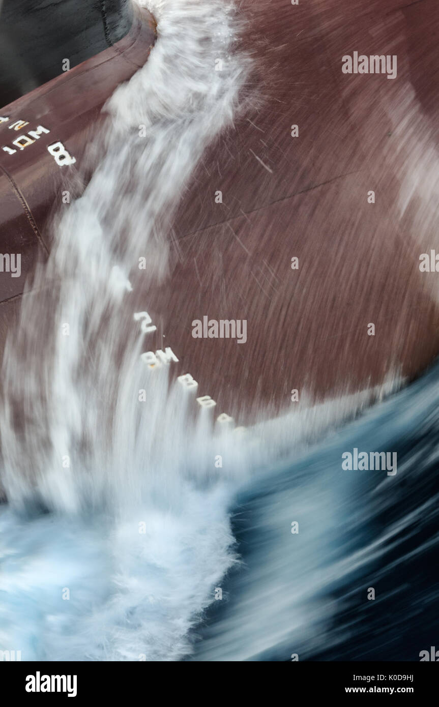 Bow wave hi-res stock photography and images - Alamy